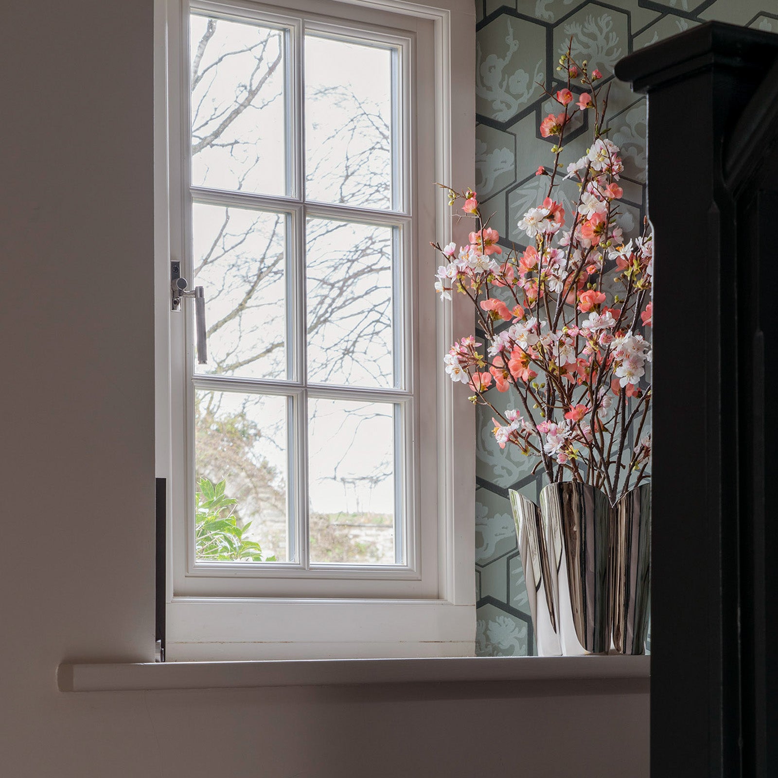 Large Flora Pot | 3 Finishes | Suffolk Latch Company