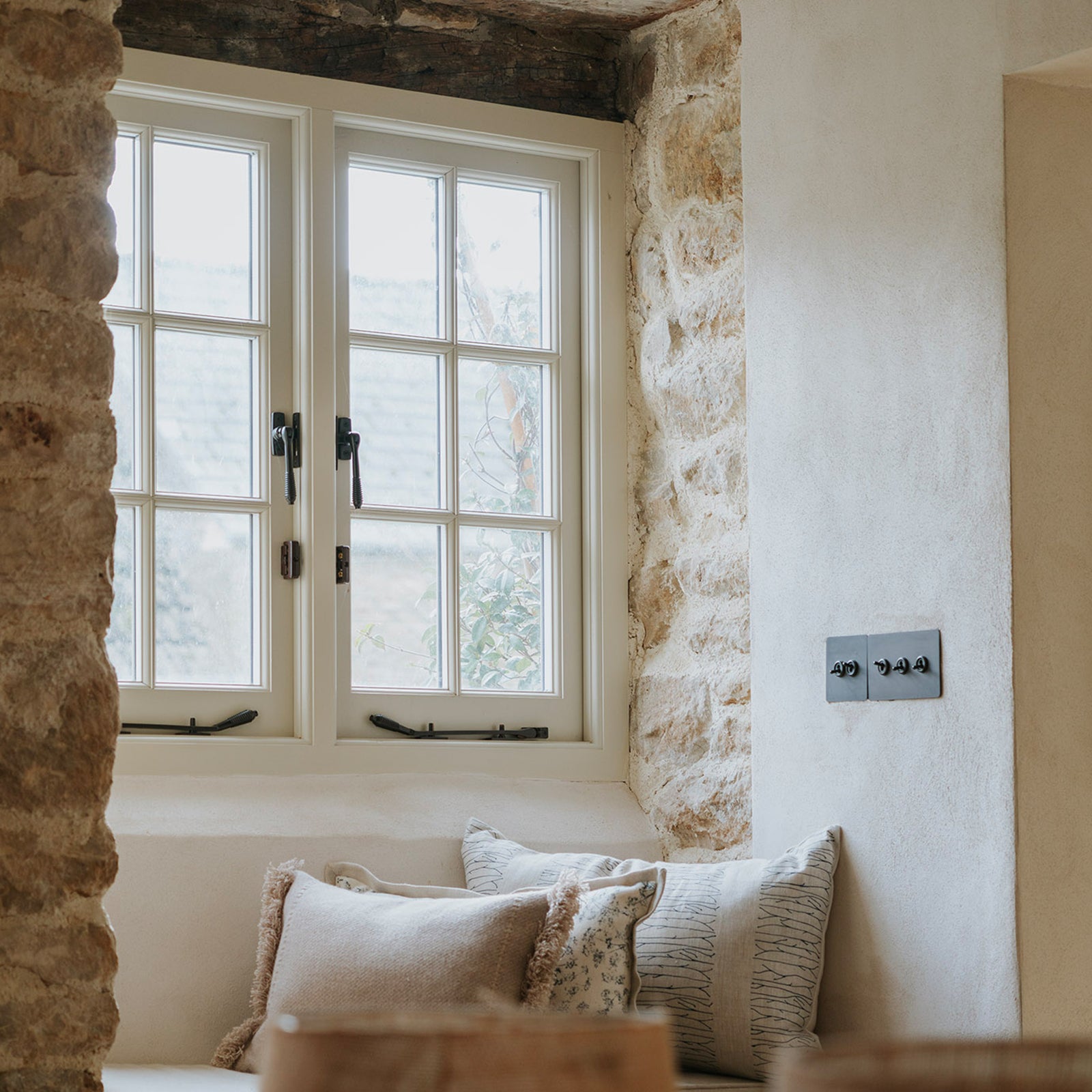 Locking Reeded Fastener| 5 Finishes | Suffolk Latch Company