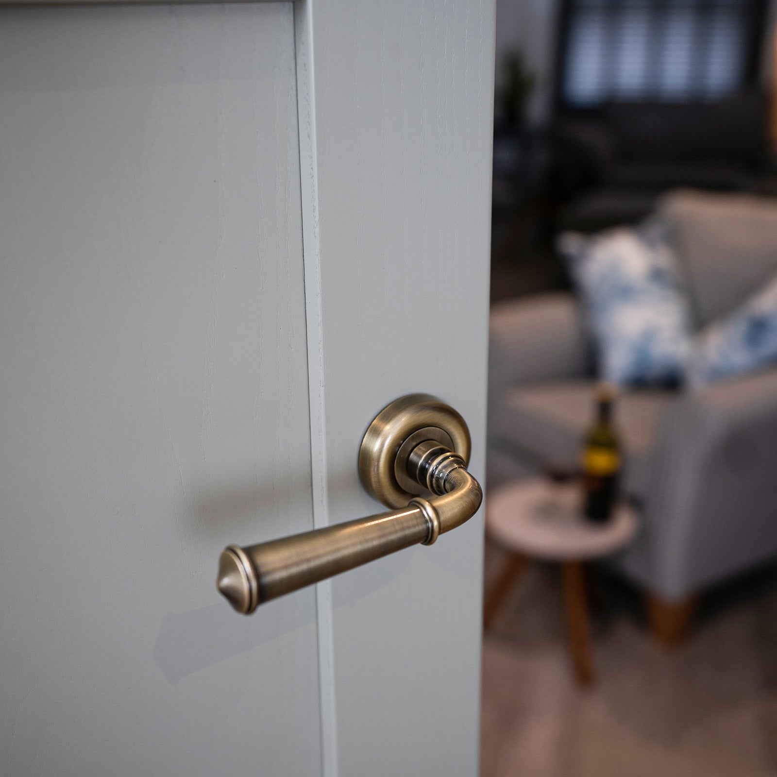 Colonial Round Rose Door Handles | Lever On Rose Door Handles