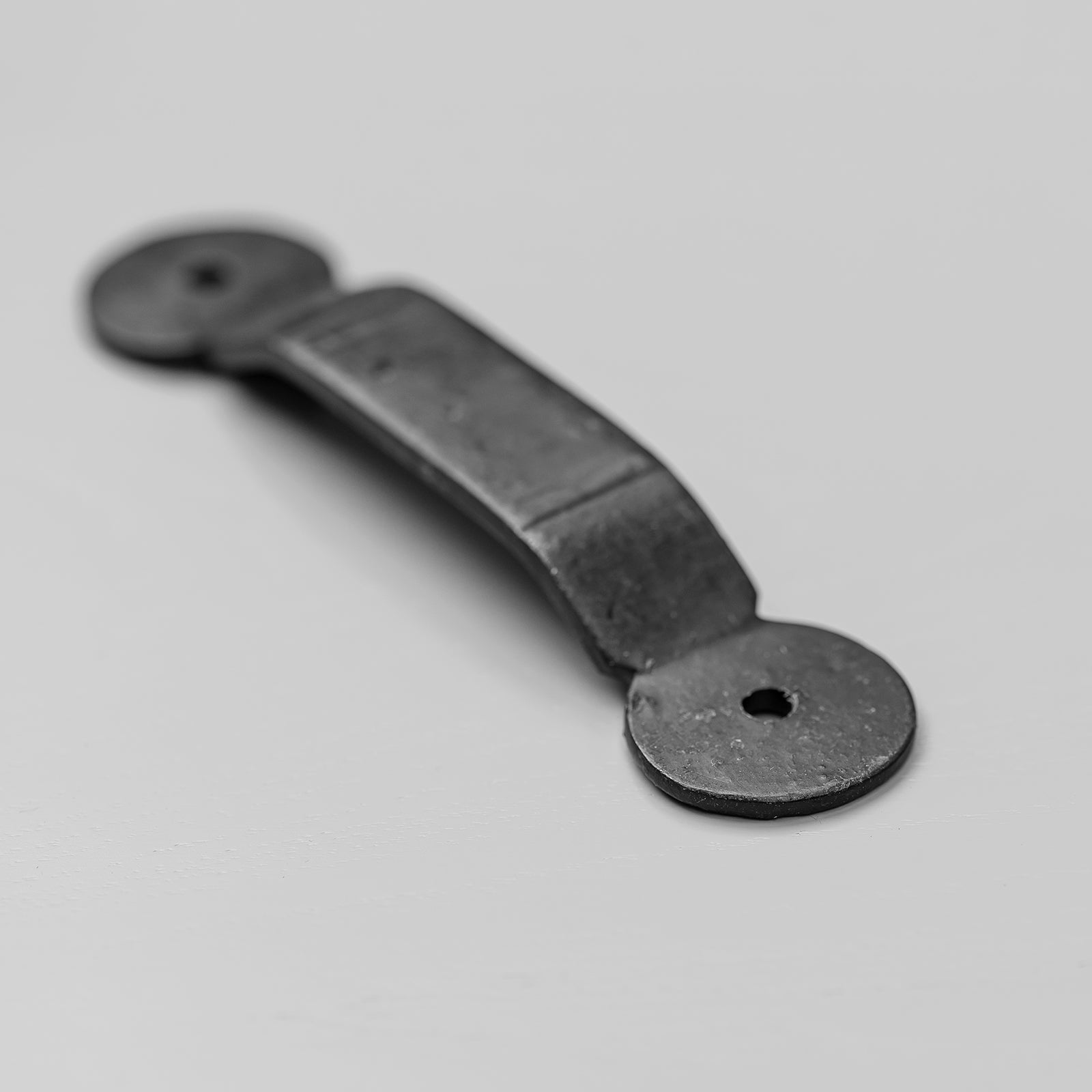 Penny End Screw-On Staple Black Beeswax | Latch Accessories