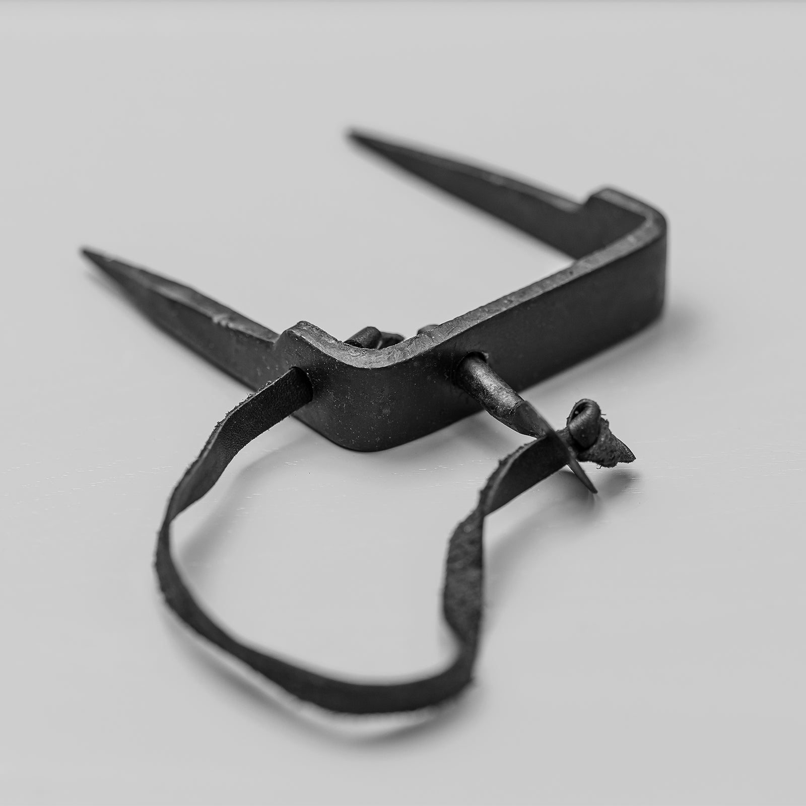 Locking Pin Staple | Suffolk Latch | Black & Pewter